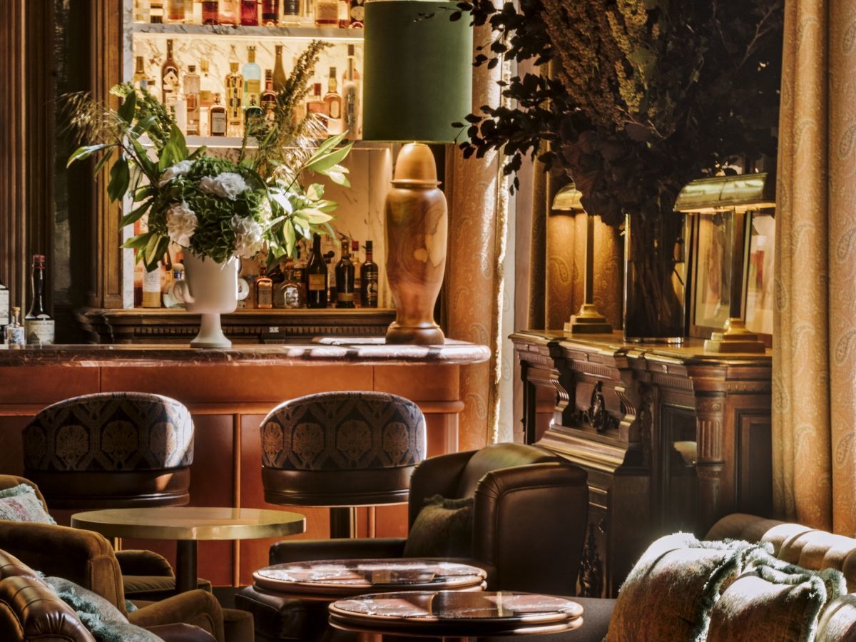 Saint James Paris | Hotel with cocktail bar in Paris 16 | The Library Bar